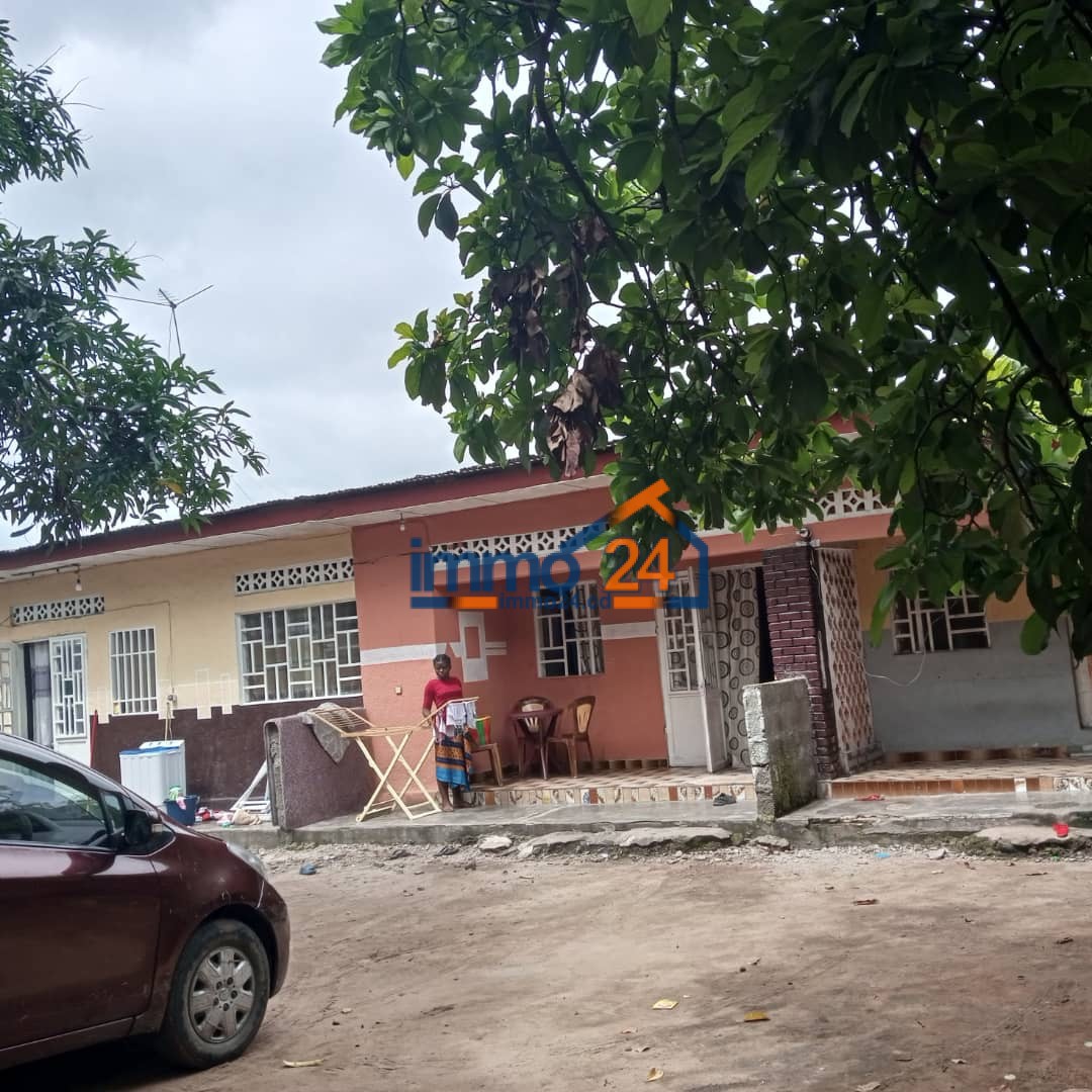 À vendre une parcelle dans le quartier Ozone d’une superficie de 414m² ...