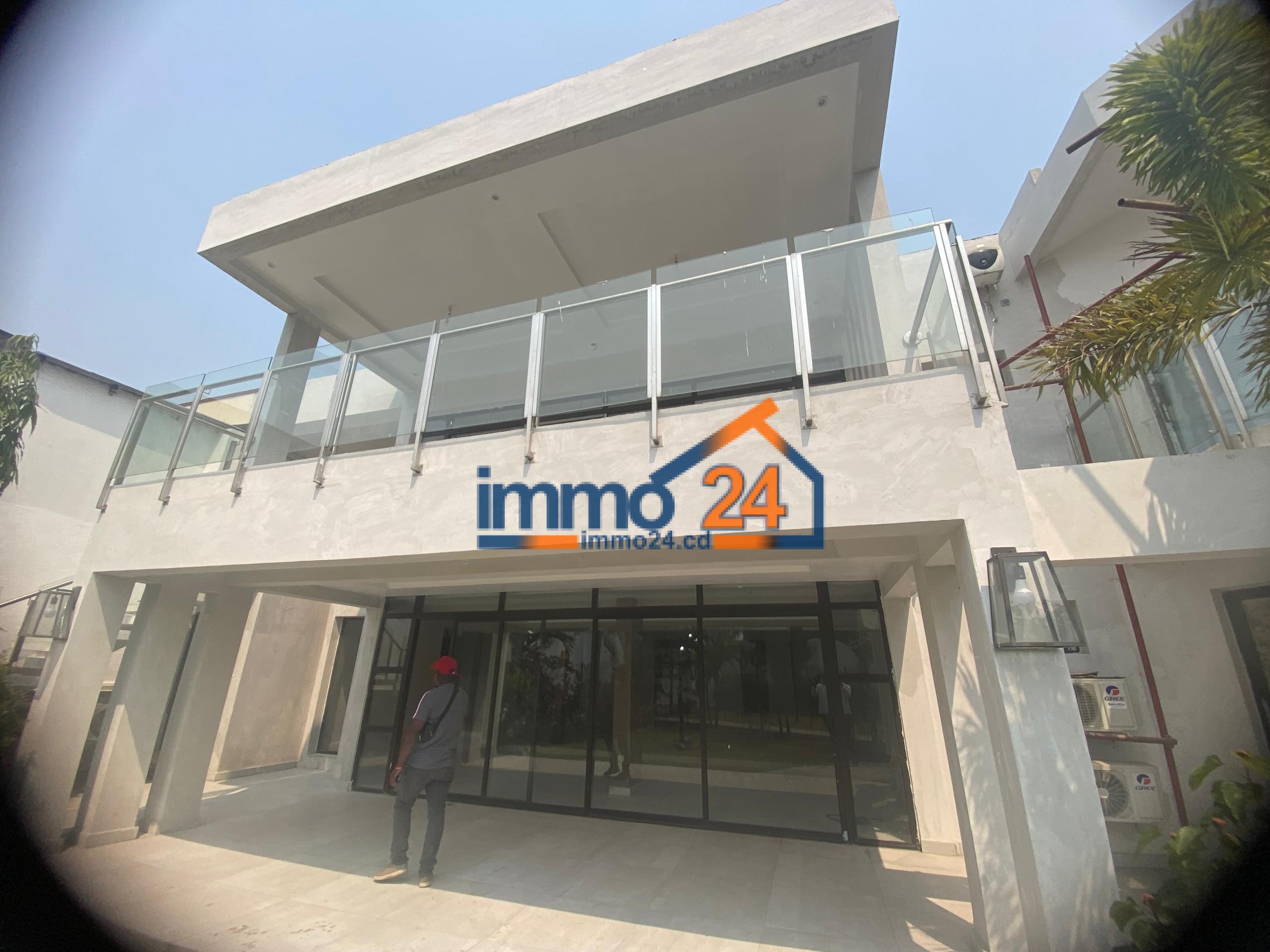 À vendre à Kinshasa-Ngaliema-Villa de 1800m2 - Immo24 la solution